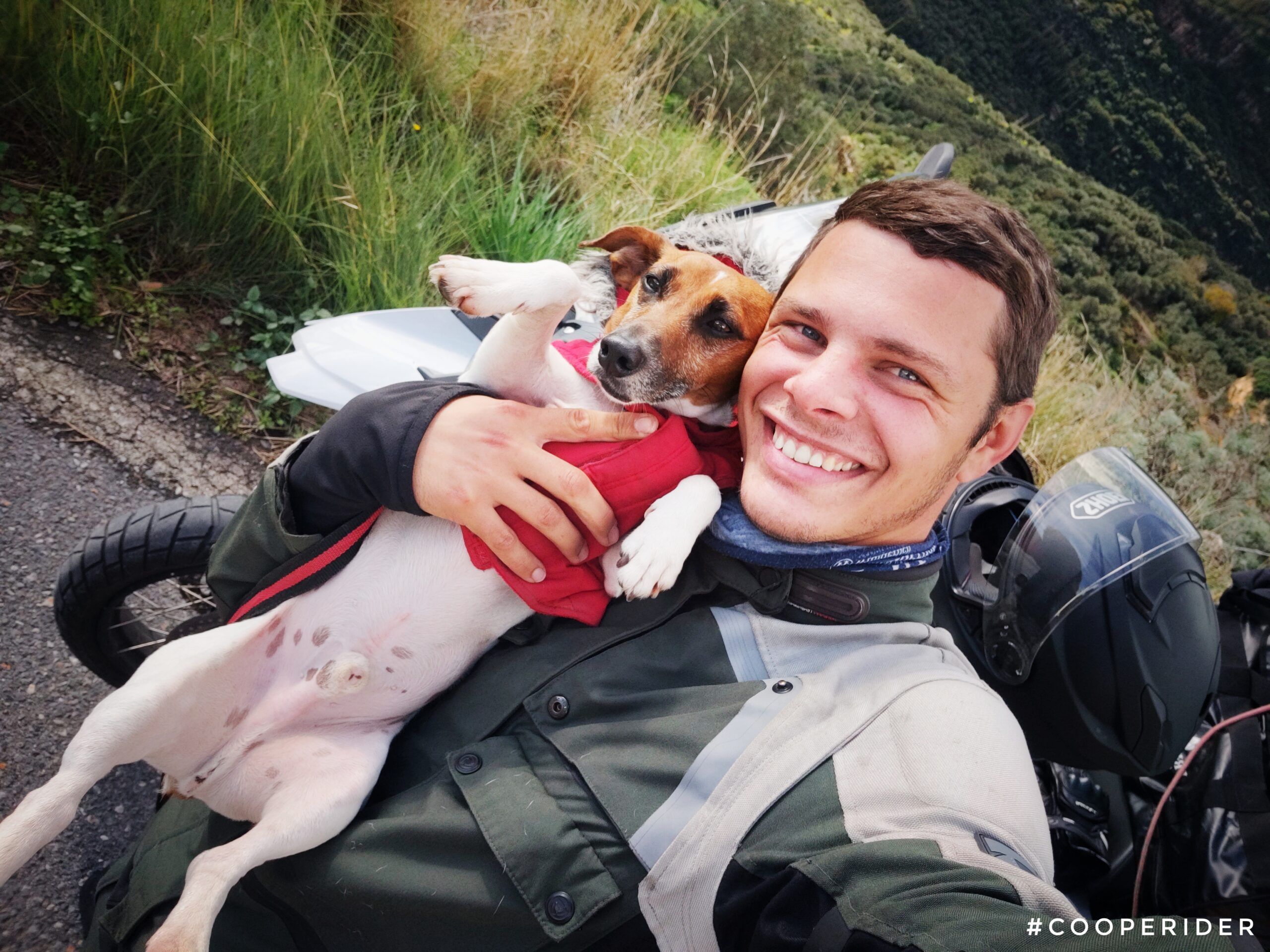 En Mémoire de Cooper : Un Compagnon de Route Inoubliable. - Cooperider